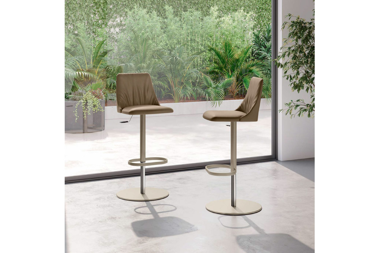 Max Stool Deluxe with Swivel Central Base | Eforma